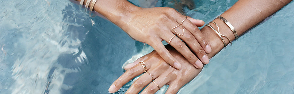 To Wear or Not to Wear Silver Jewelry in Water? - Eleganzia Jewelry